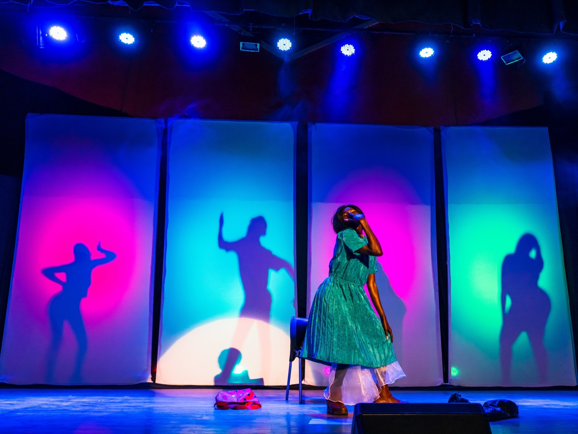 Creatives Garage présente "BLOOMS IN THE DARK: A SHOW WITH THE ...