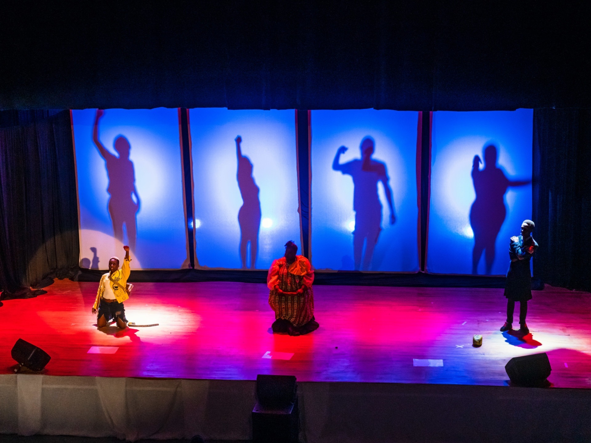 Creatives Garage présente "BLOOMS IN THE DARK: A SHOW WITH THE ...