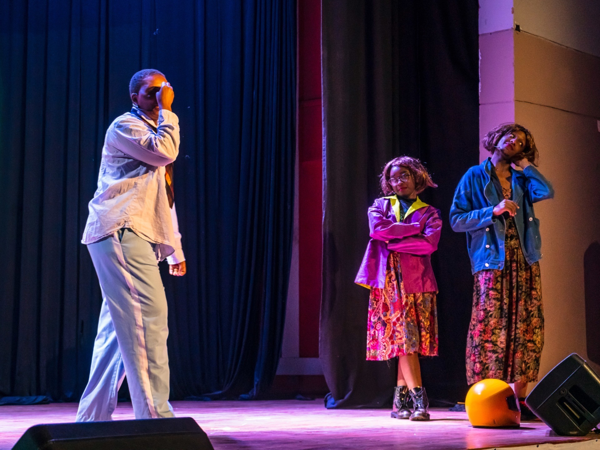 Creatives Garage présente "BLOOMS IN THE DARK: A SHOW WITH THE ...